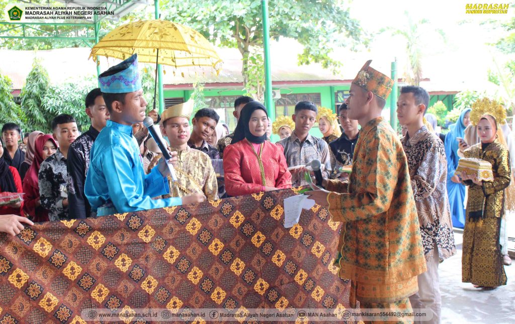 Gelar Karya P5-P2RA, MAN Asahan Praktekan Porsesi Nasi Hadap-Hadapan ...