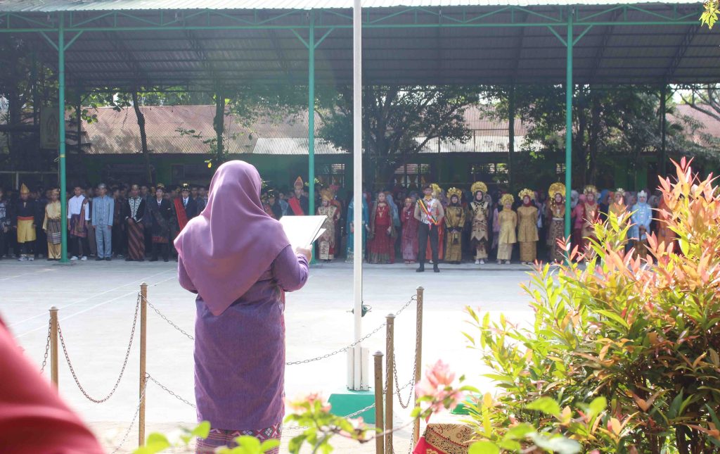 Beragam Pakaian Adat Daerah Warnai Upacara Peringatan HUT Ke-79 RI Di MAN Asahan – MAN ASAHAN